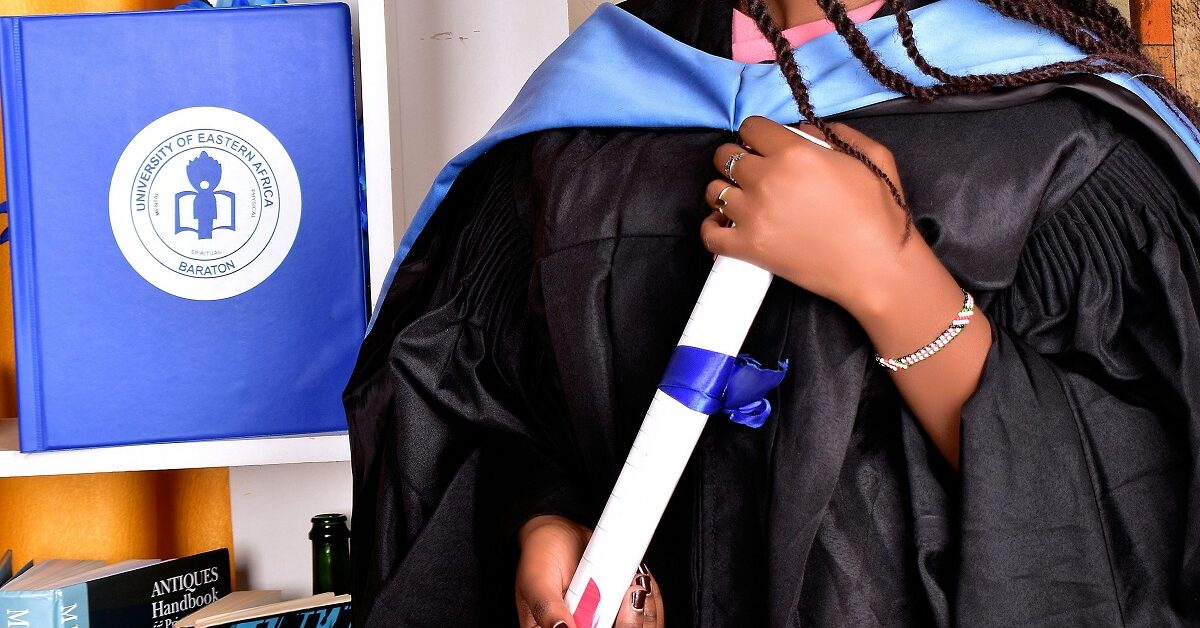 Top 7 Grants for Associate Degree Students - Go Degree
